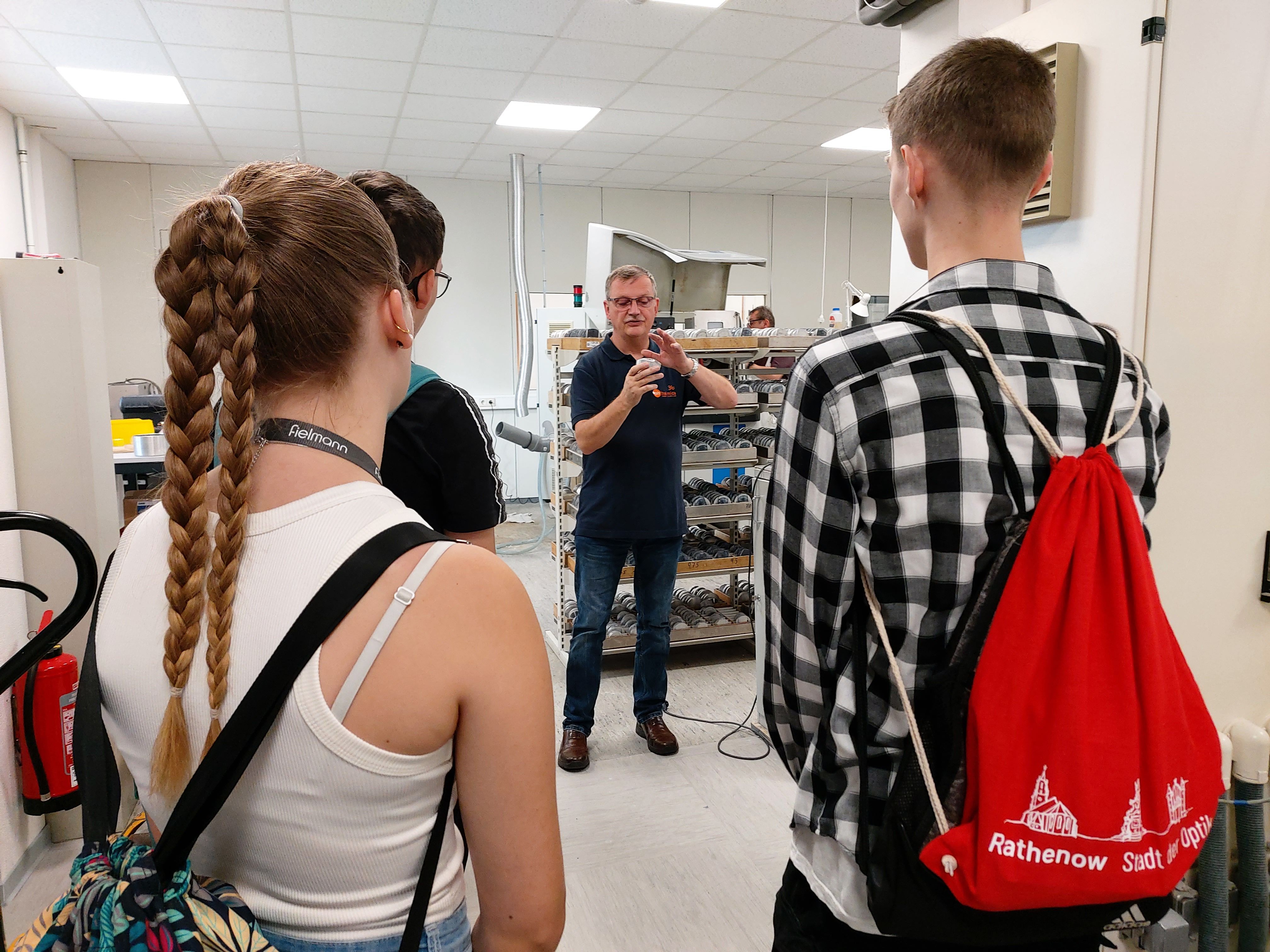 Rathenow begrüßt den Optik-Nachwuchs: Stadtrallye und Einblicke in die ...